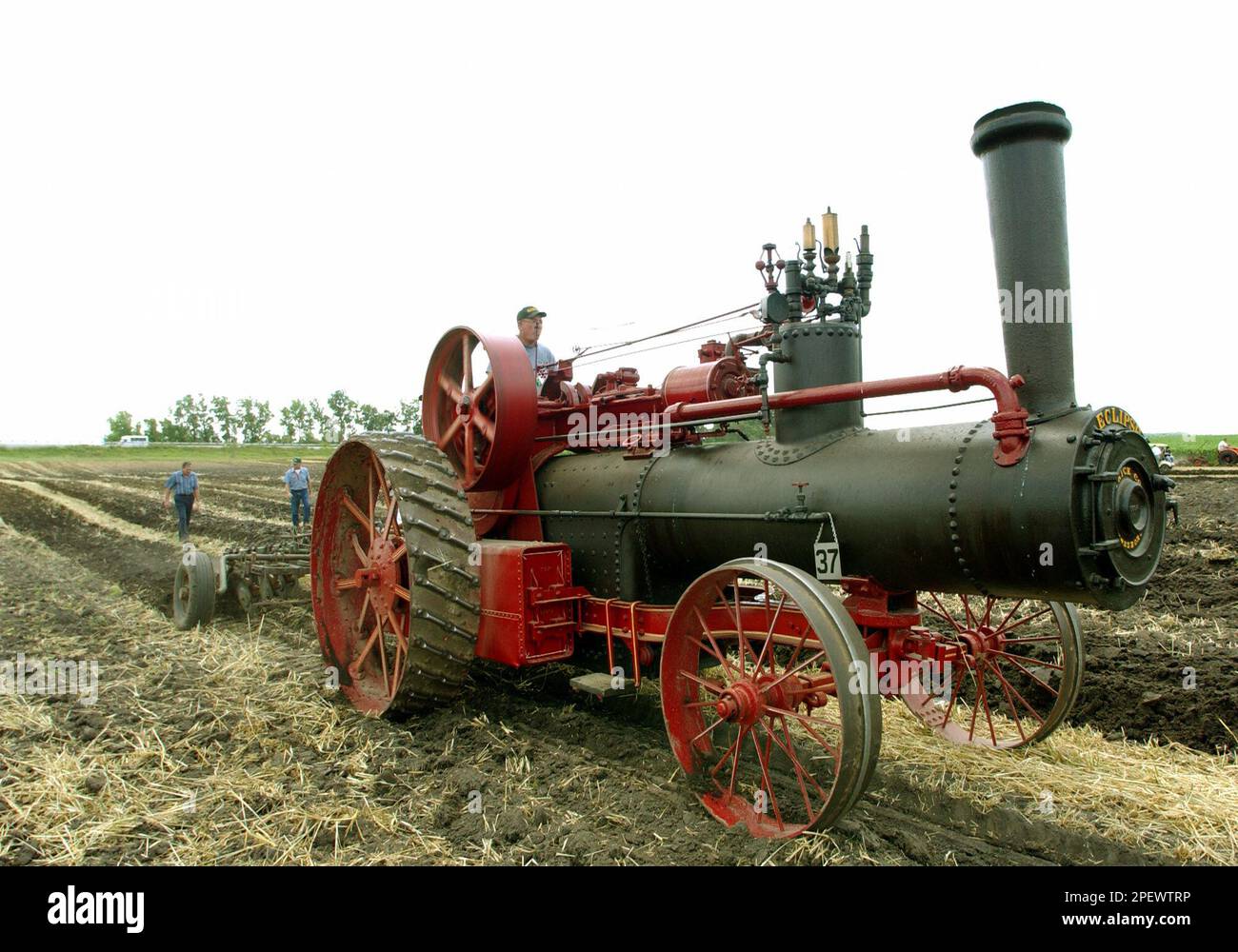 Rick Saam of Bowling Green, Ohio, steers his Eclipse steam engine in a ...