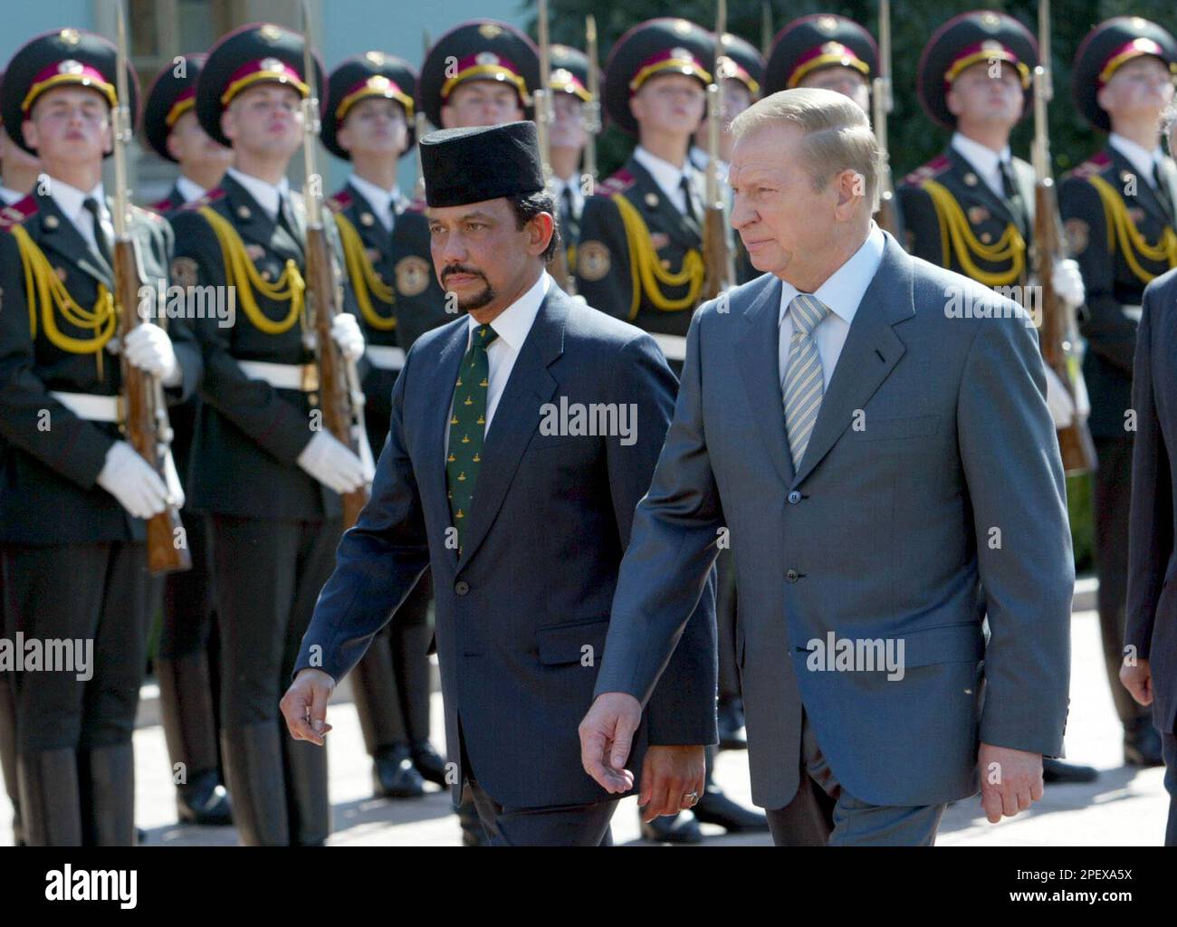 Ukrainian President Leonid Kuchma, right, and Brunei's Sultan Hassanal ...