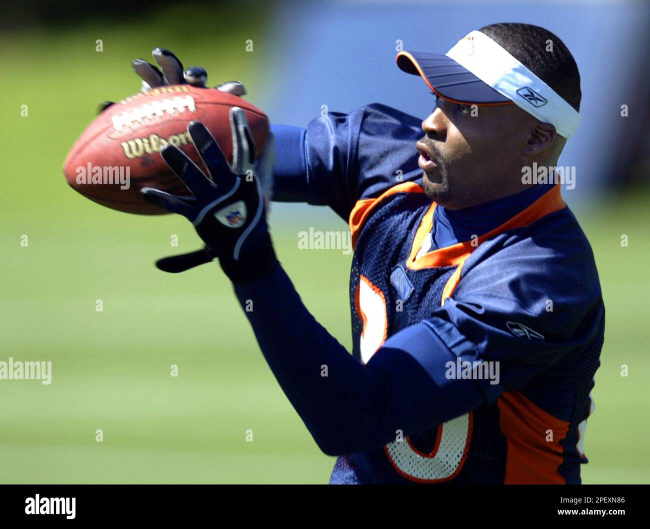 Denver Broncos wider receiver Rod Smith brings in a pass during the ...