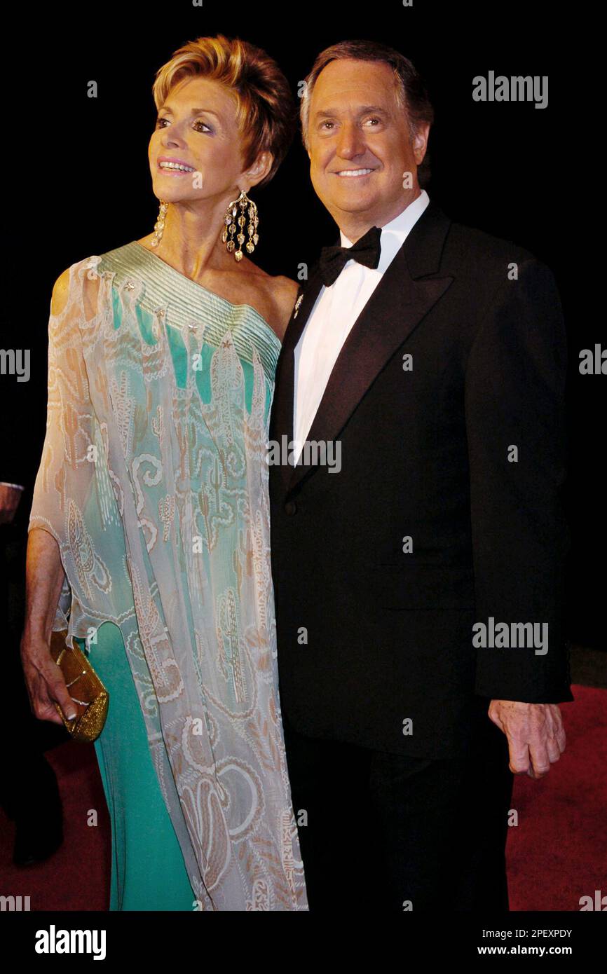 Singer Neil Sedaka abd his wife, Leba, arrive at the induction ceremony ...