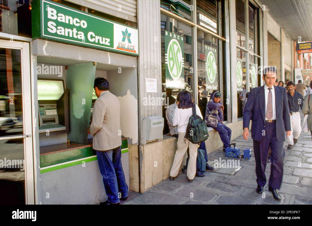 Bolivia, La Paz. Banco Santa Cruz cash dispenser Stock Photo - Alamy