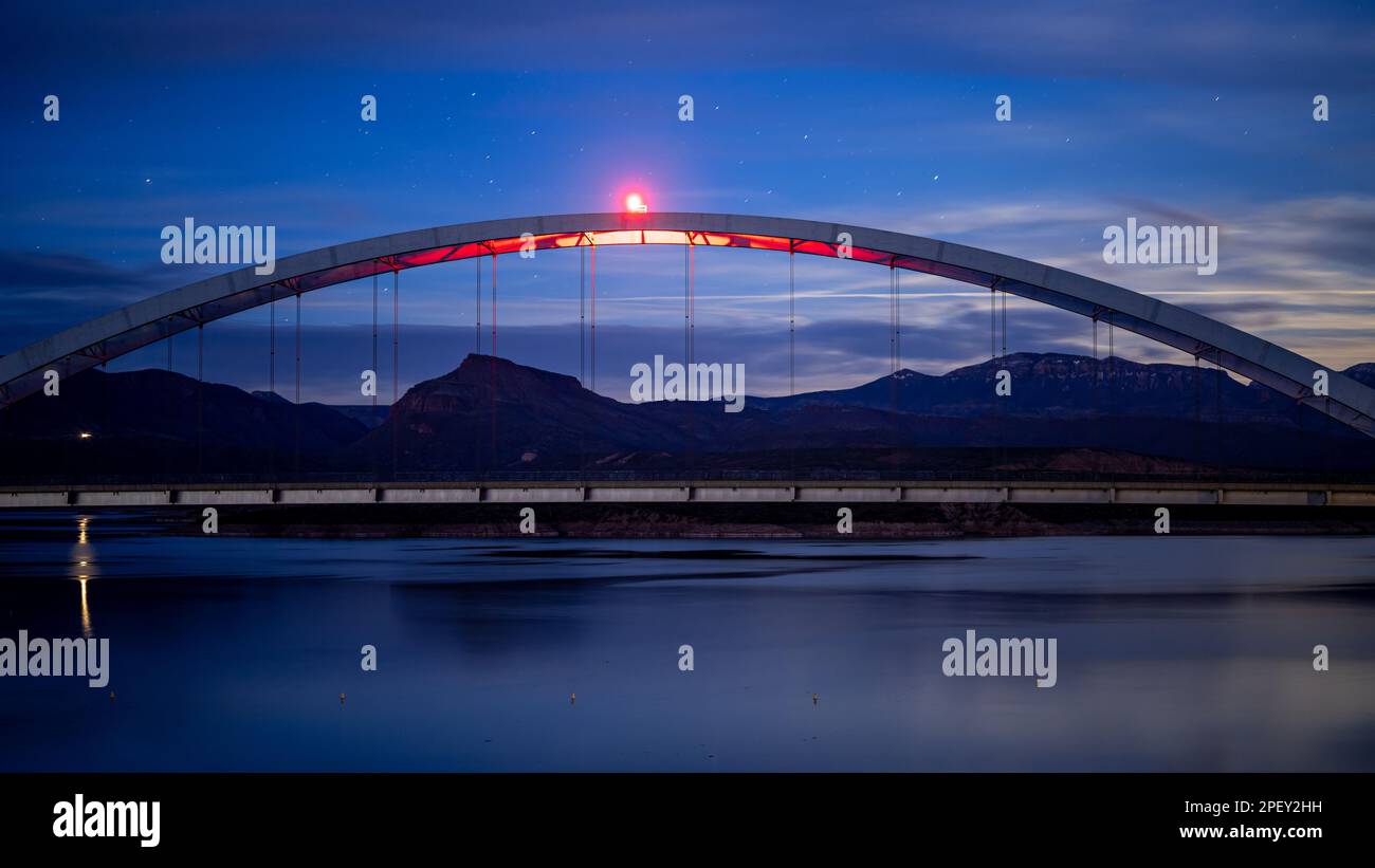 A beautiful nighttime scene of the Theodore Roosevelt Lake Bridge ...