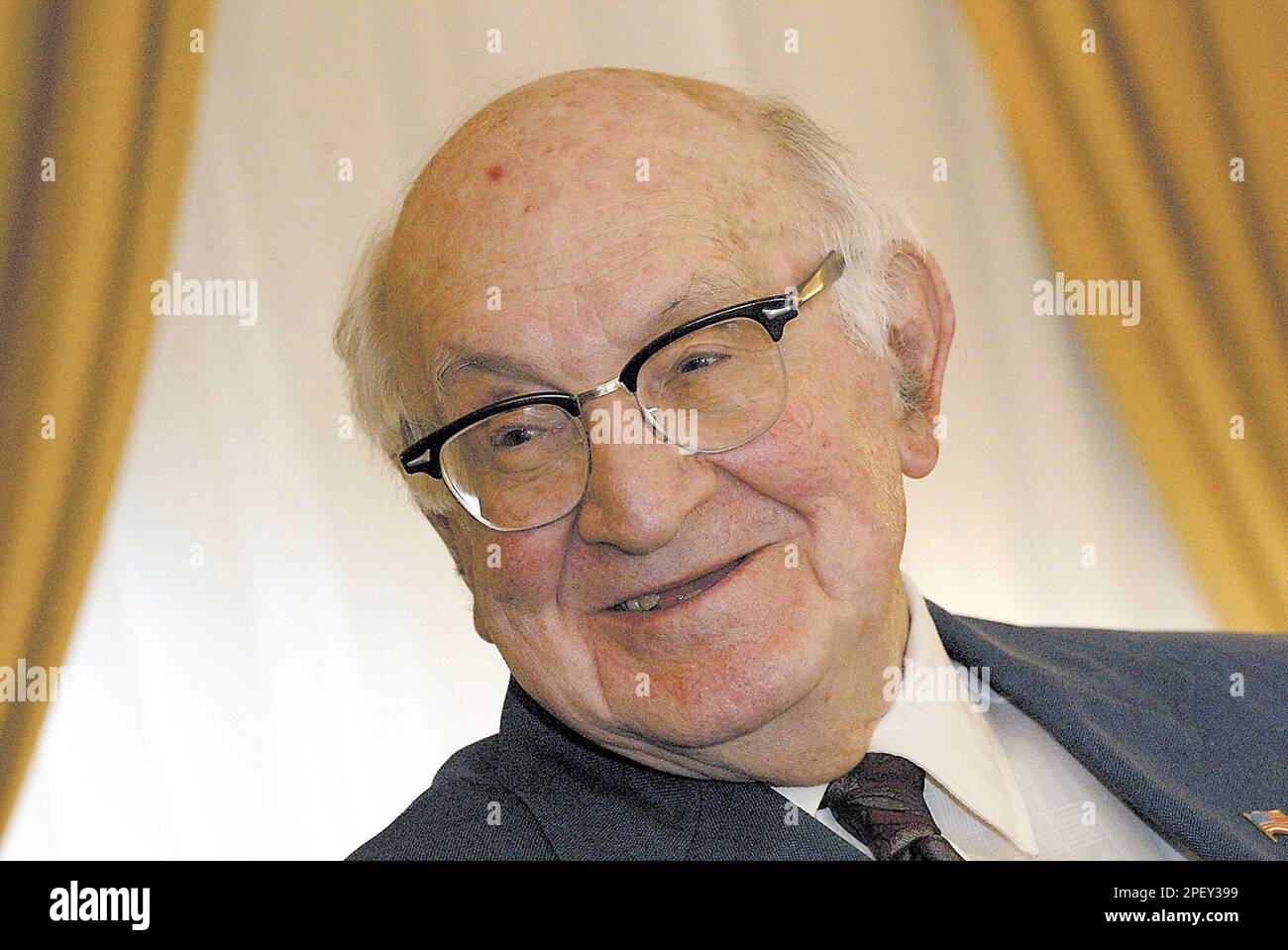 Abe Plotkin, 90, talks about his World War II experiences on May 20 ...