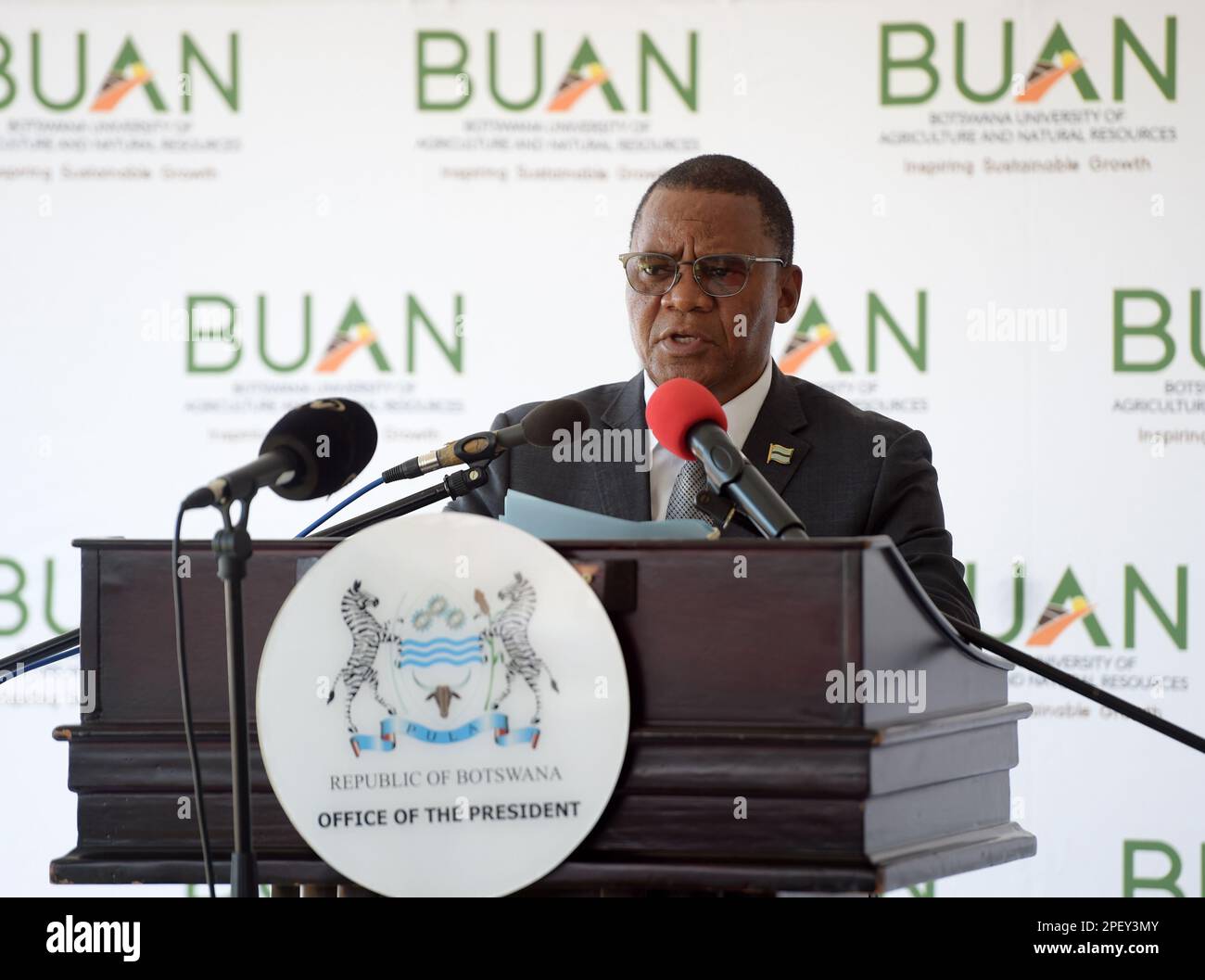 (230316) -- GABORONE, March 16, 2023 (Xinhua) -- Vice President of ...