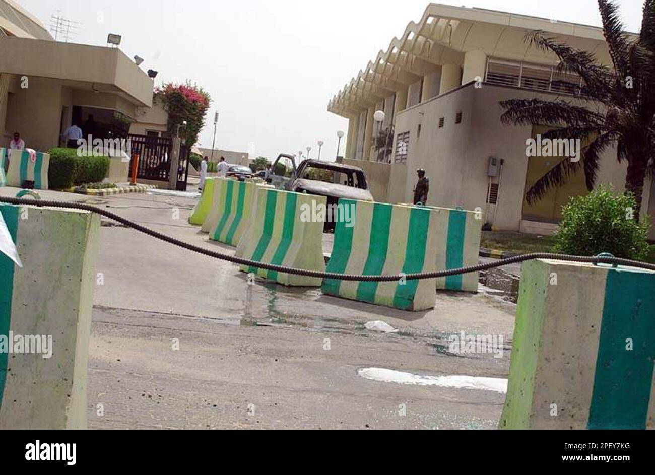 Saudi police close the way to Al-Khobar Petroleum Center in Khobar ...