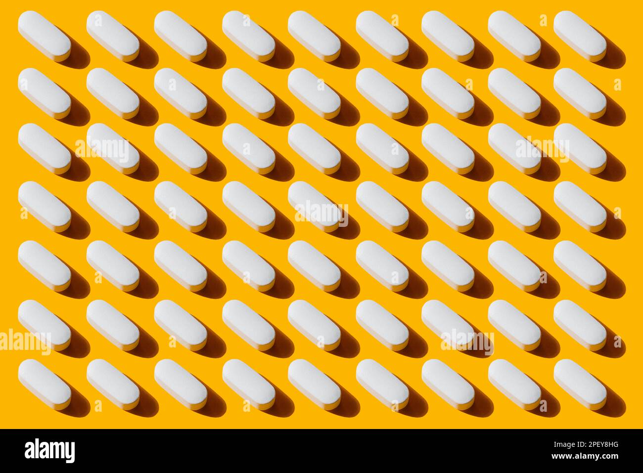 Yellow white pill capsule hi-res stock photography and images - Alamy