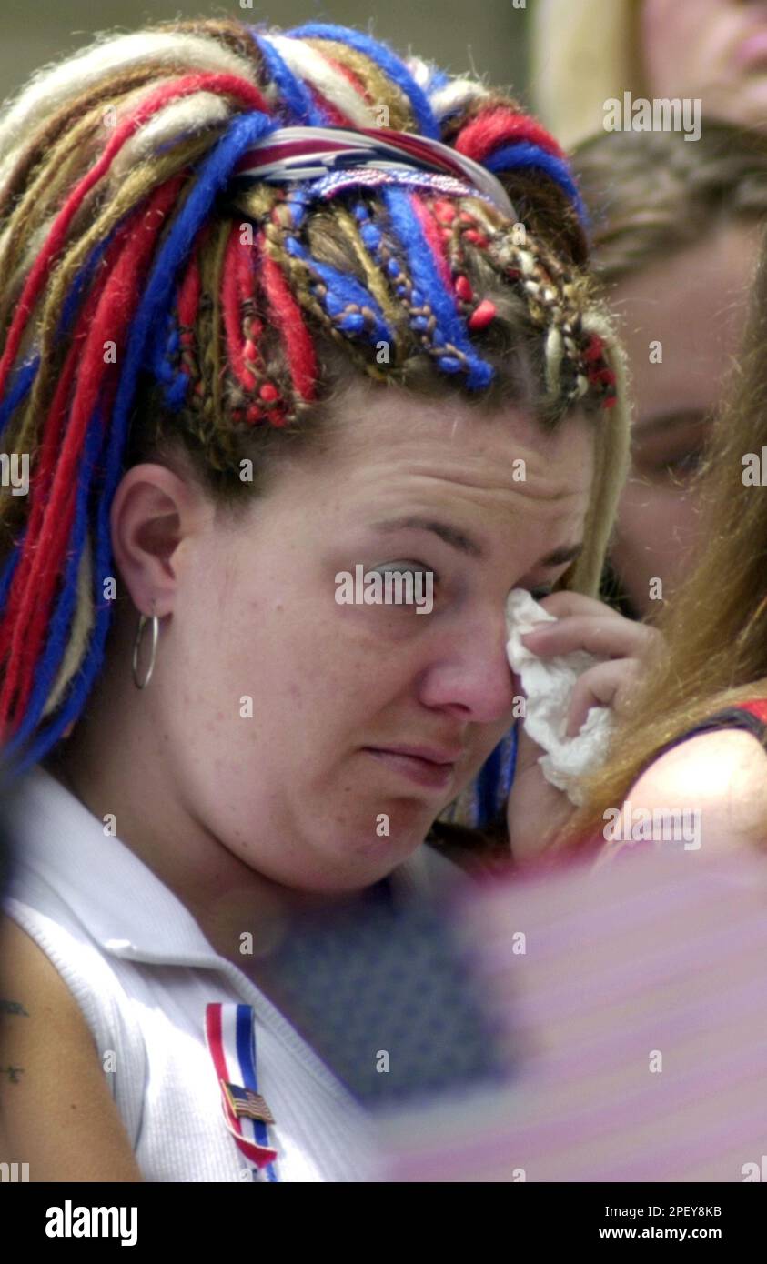 Amy Poorman of Warsaw, Ohio, a cousin of Staff Sgt. Lester O. Kinney II ...