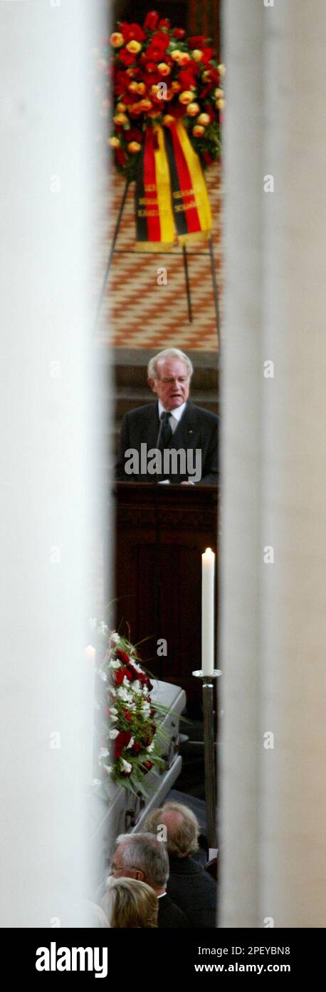 Bundespraesident Johannes Rau haelt eine Rede waehrend der Trauerfeier ...
