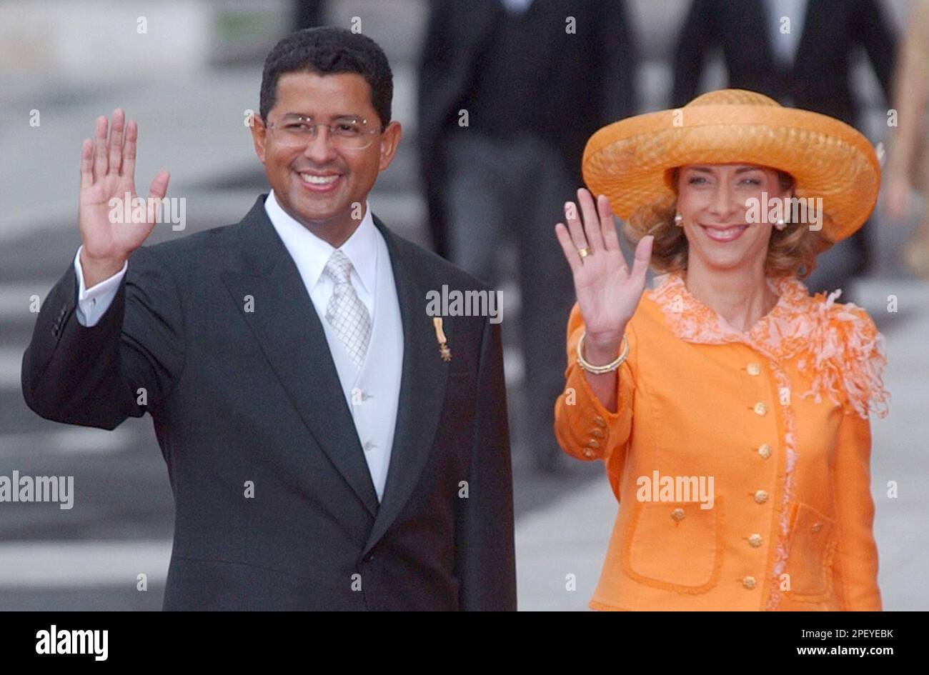 El Salvador's President Francisco Flores and his wife Lourdes Rodriguez ...