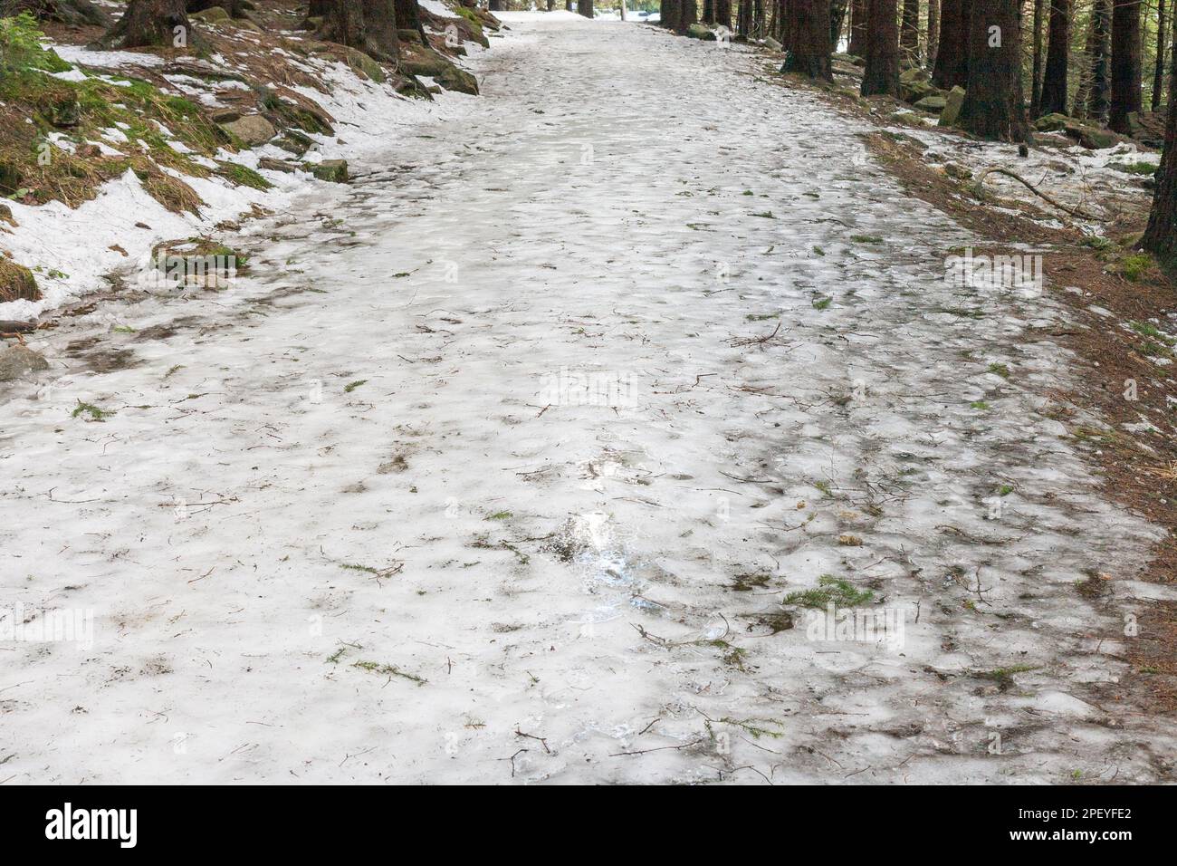 Footpath ice hi-res stock photography and images - Alamy