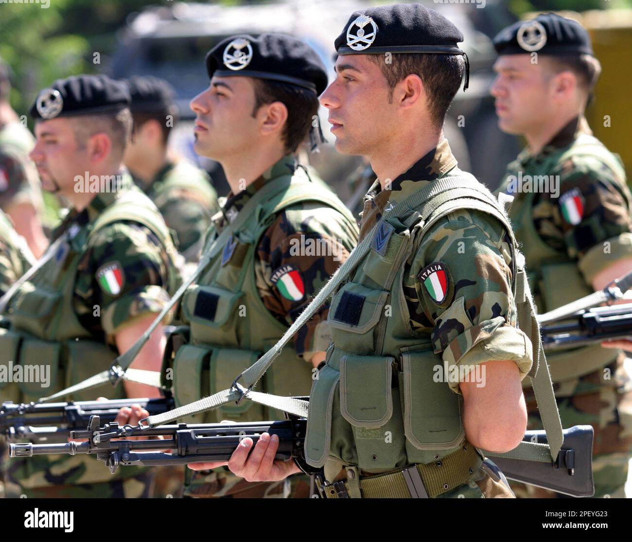 Italian soldiers, members of the NATO-led peacekeeping mission in ...