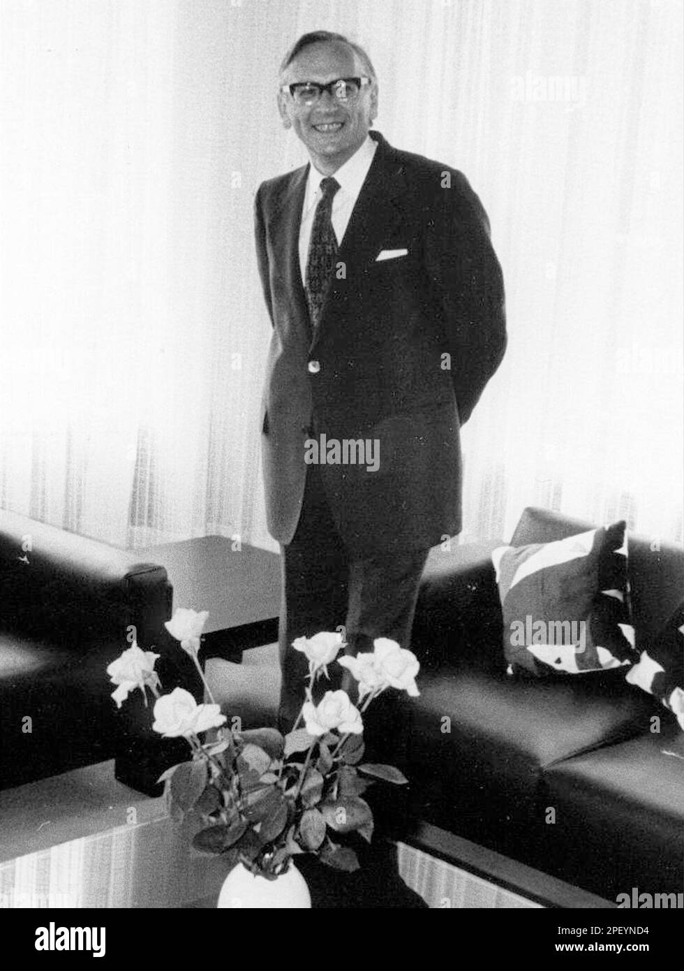 Guenter Gaus in seiner Residenz in der damaligen Hauptstadt der DDR auf ...