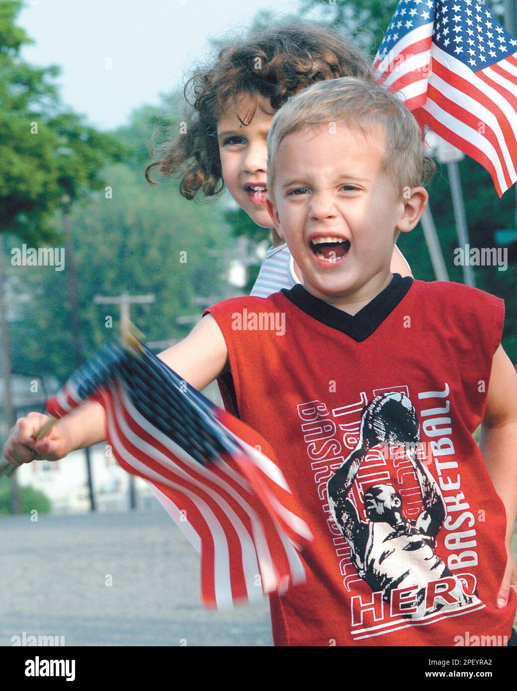 ** RETRANSMITTING TO CORRECT DATE OF PHOTO ** Hannah Warrington, 5, and ...