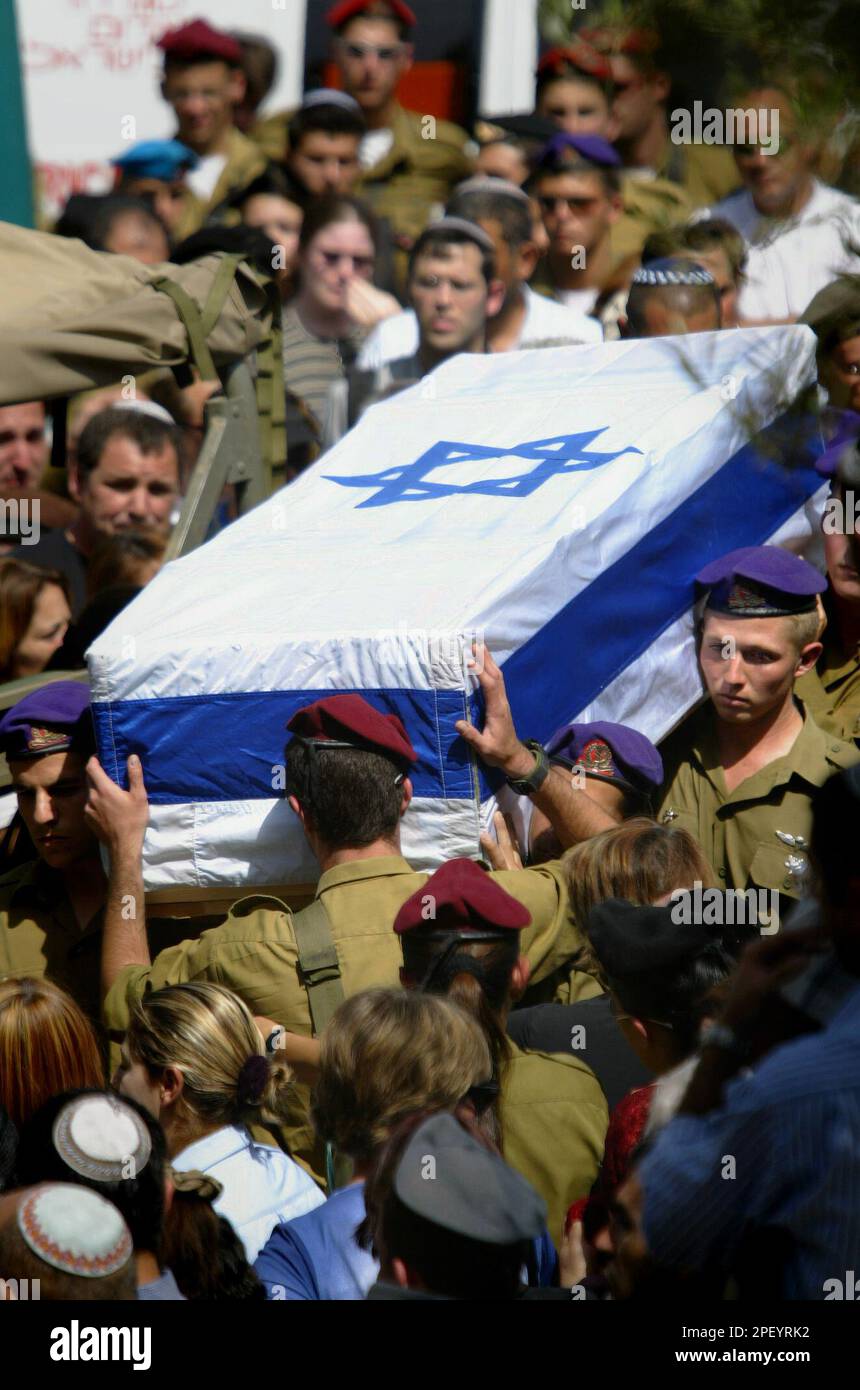 Israeli soldiers carry the Israeli flag-covered coffin of 20-year-old ...