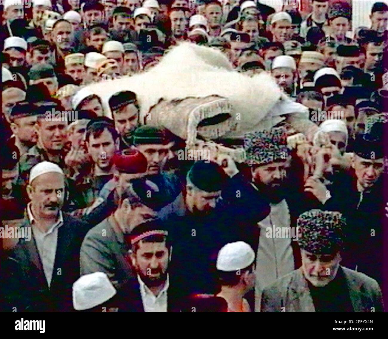 People gather to bury Chechen President Akhmad Kadyrov who was killed ...