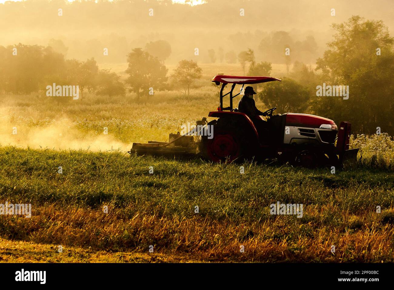 Man sitting on lawn tractor hi-res stock photography and images - Alamy