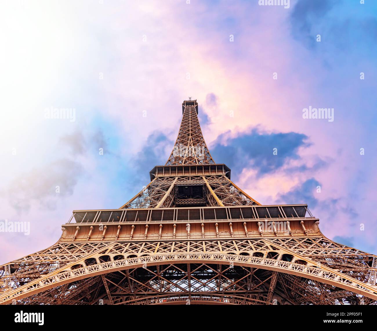 Paris skyline backdrop hi-res stock photography and images - Alamy