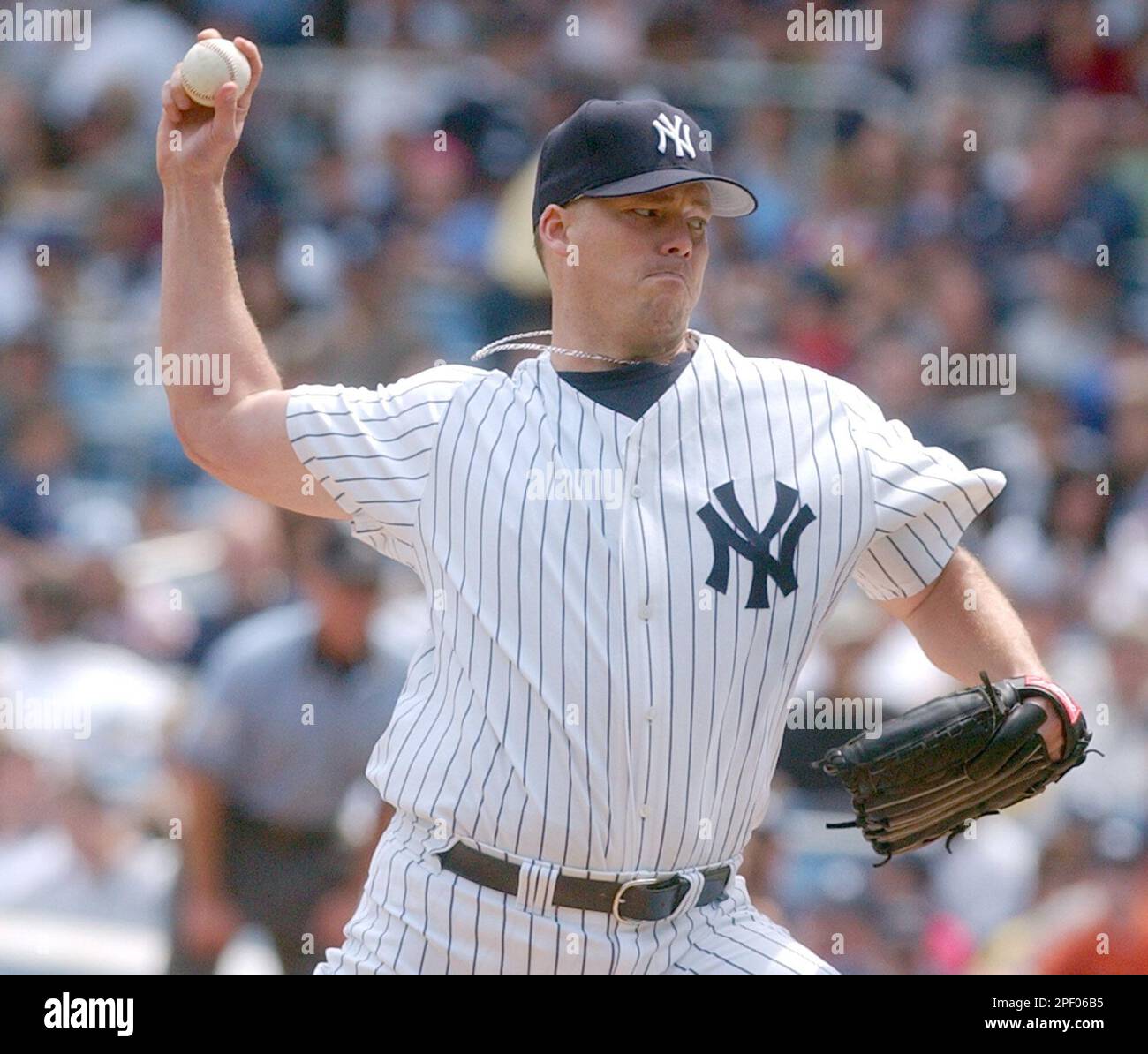 New York Yankees pitcher Jon Lieber (22) delivers a pitch in the first ...