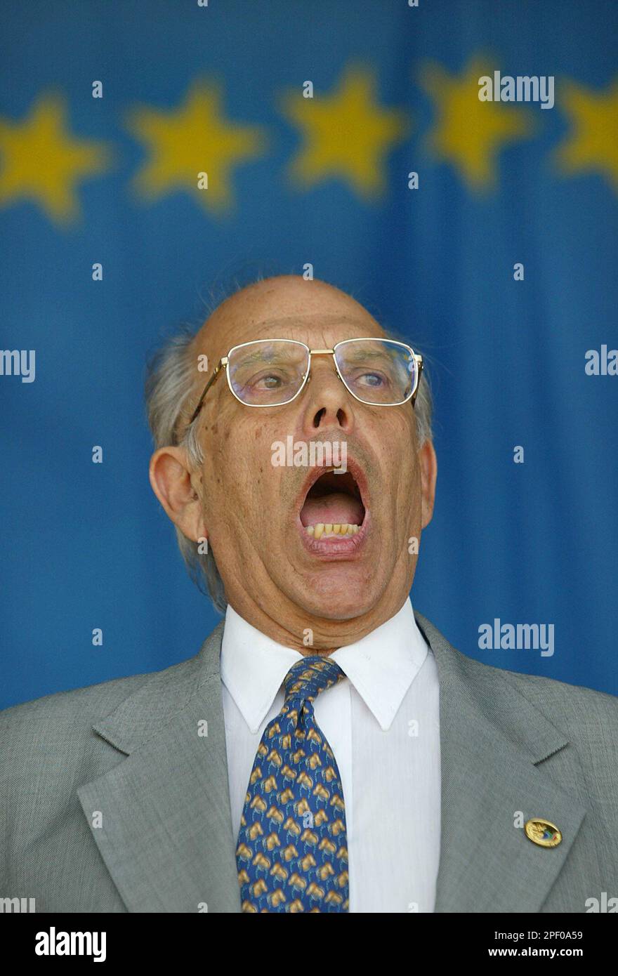 Uruguayan President Jorge Batlle sings his national anthem in Kisangani ...