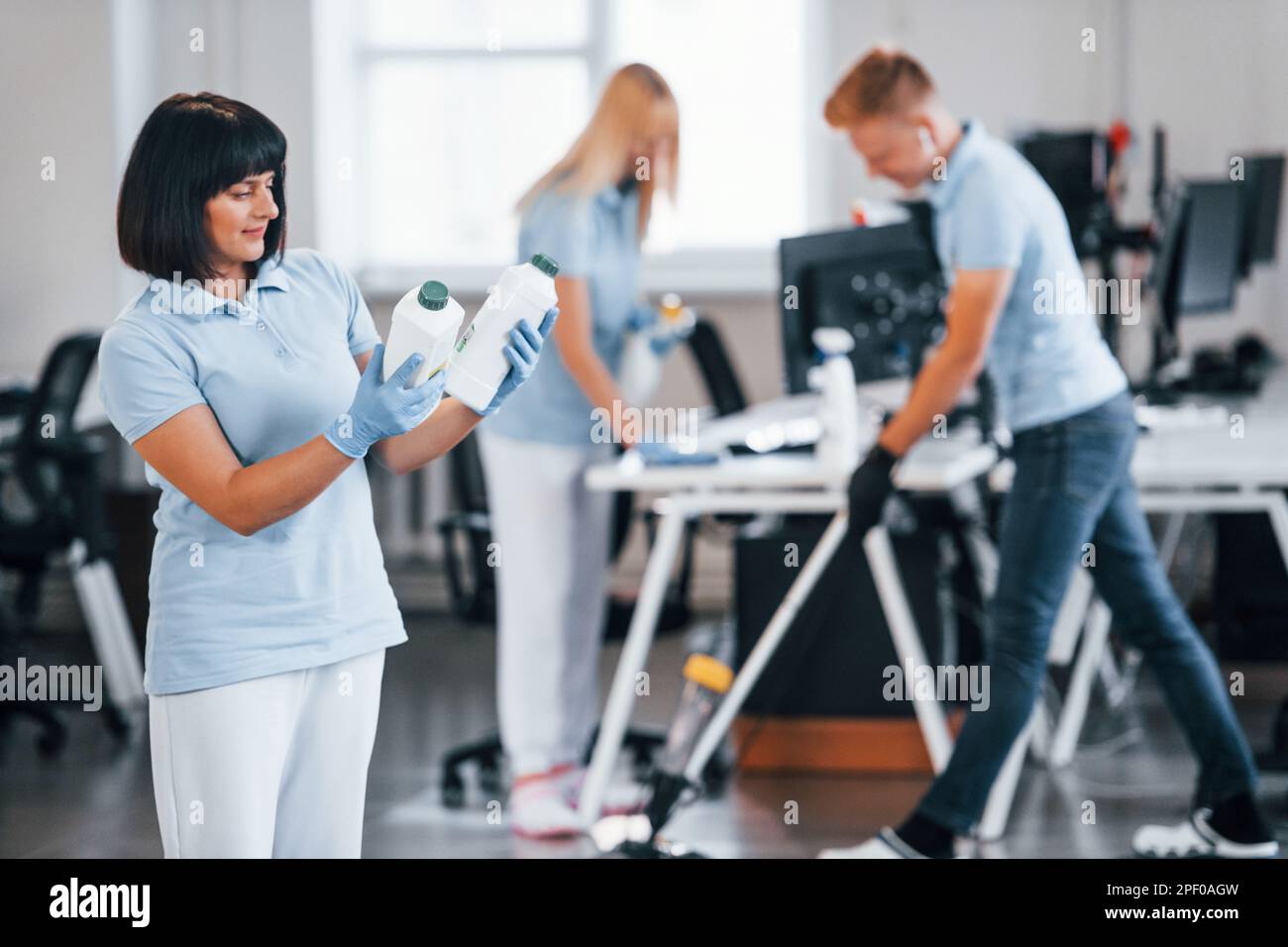Staff clean screens hi-res stock photography and images - Alamy