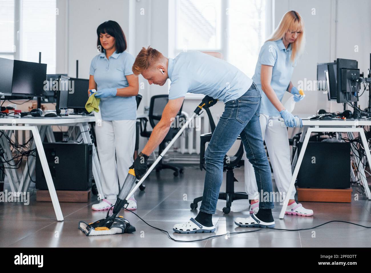 Staff clean screens hi-res stock photography and images - Alamy