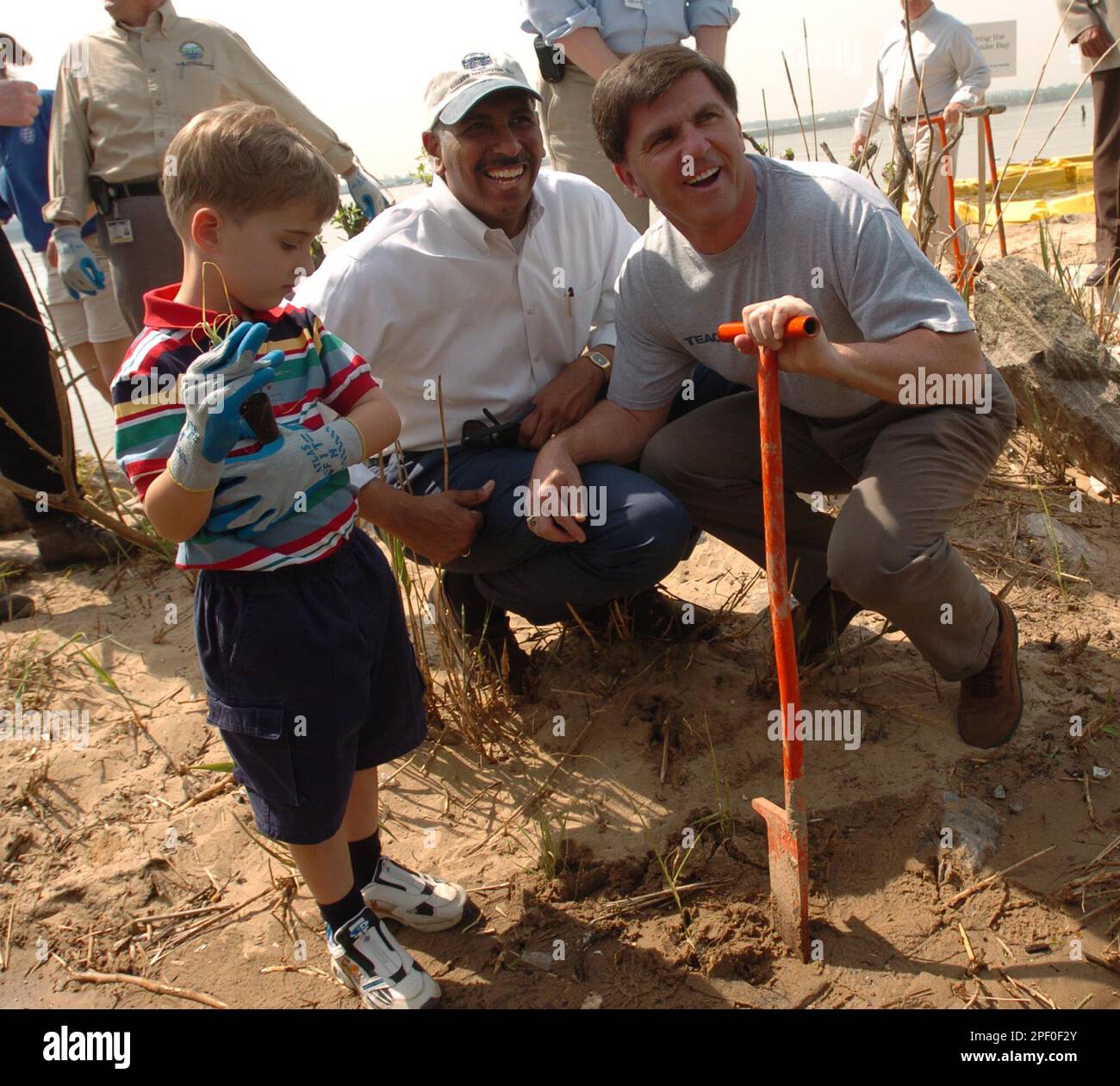 Celebrating Earth Day, Maryland Gov. Robert Ehrlich, right, plants ...
