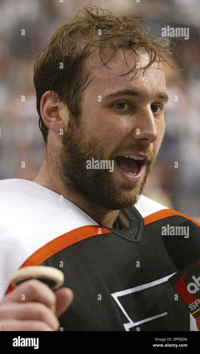 Philadelphia Flyers goalie Robert Esche smiles after the Flyers beat ...