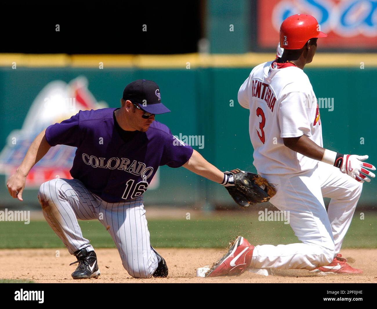 St. Louis Cardinals' Edgar Renteria (3) steals second past the tag of ...
