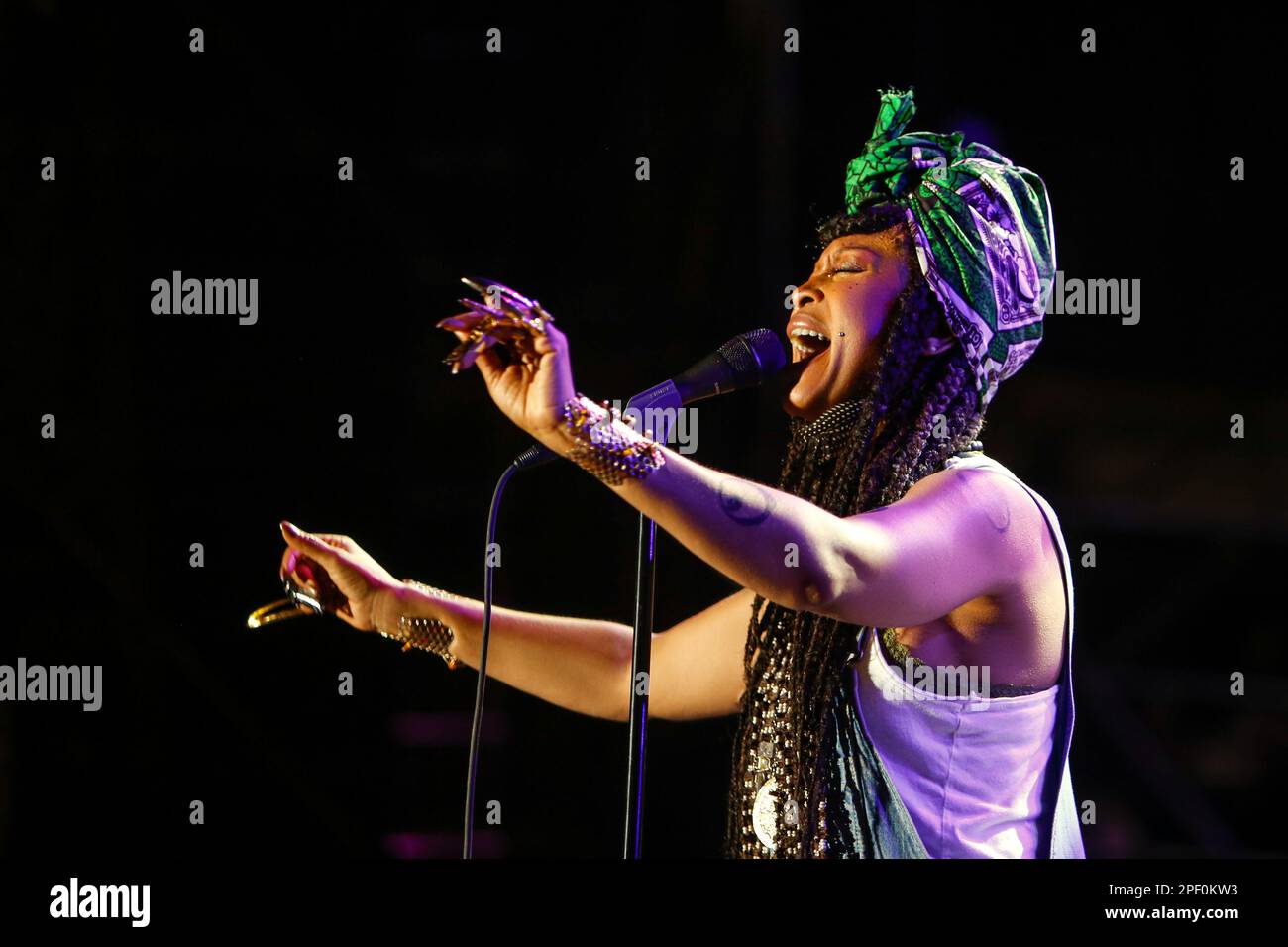 Eryka badu hi-res stock photography and images - Alamy