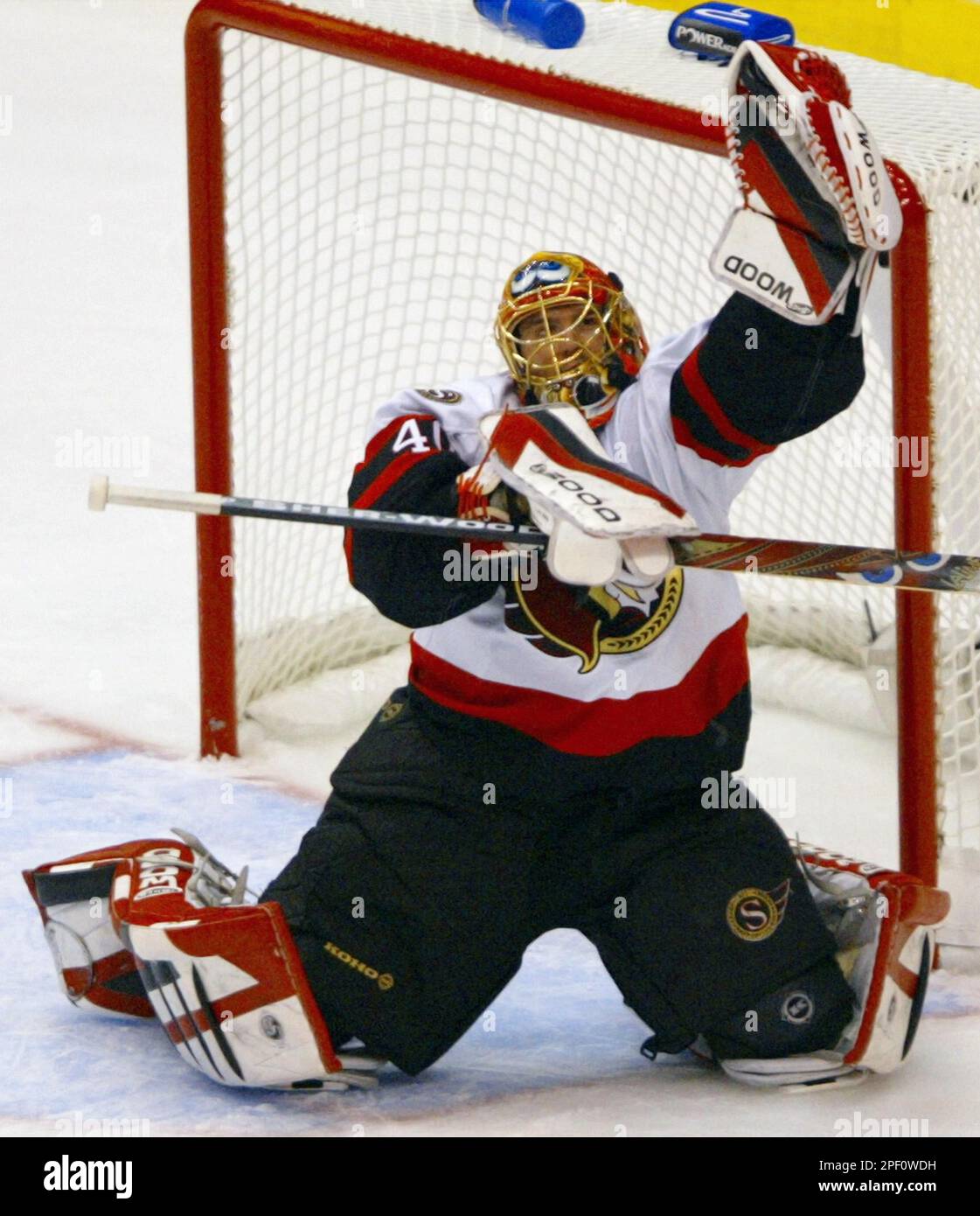 Ottawa Senators goaltender Patrick Lalime (40) makes a save during ...