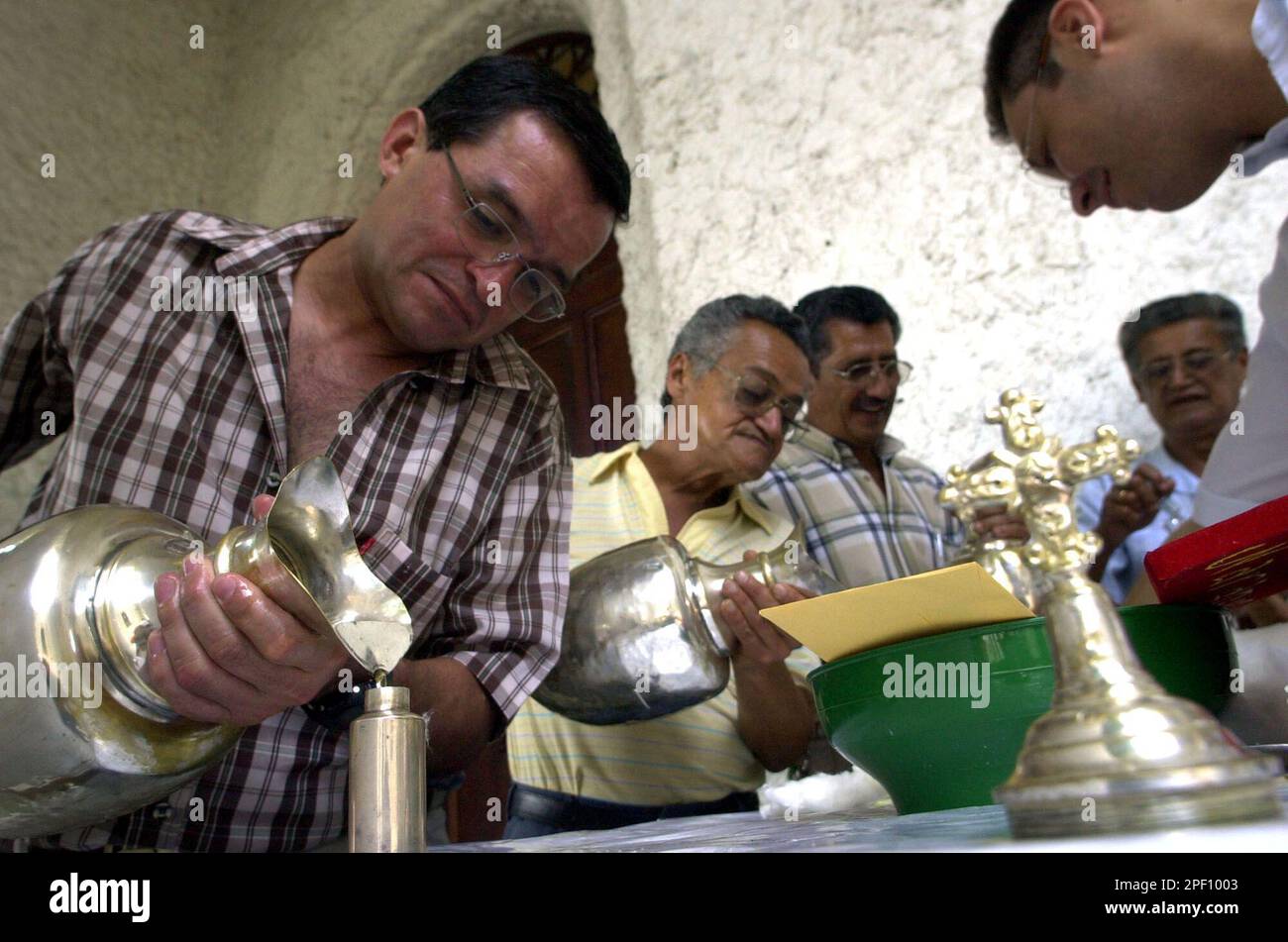 From left, Costa Rican brothers Mario Salas, Victor Manuel Salas ...