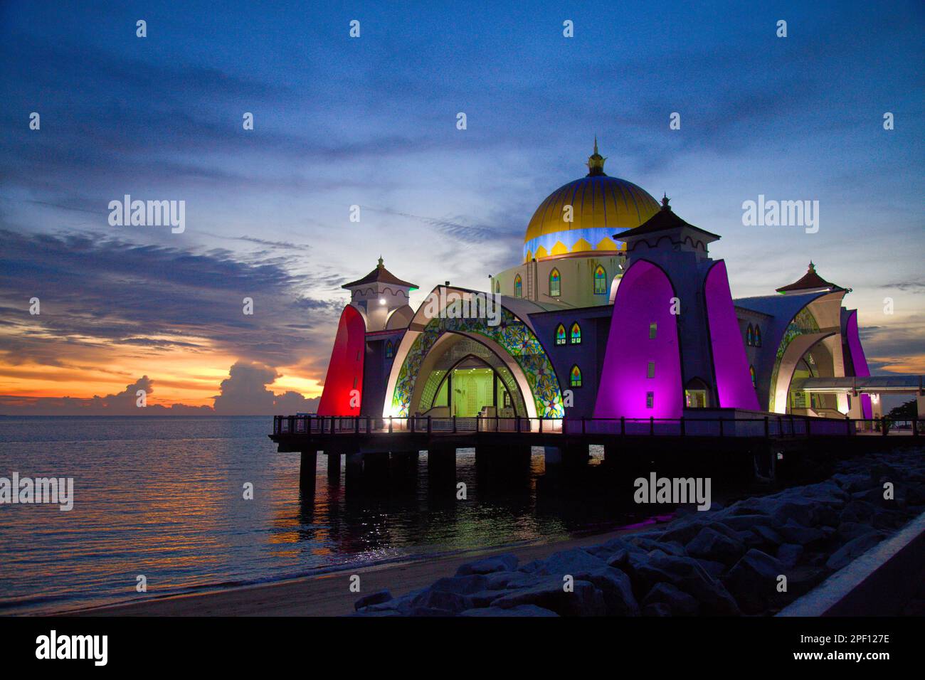 Malaysia, Melaka, Malacca, Melaka Straits Mosque Stock Photo - Alamy