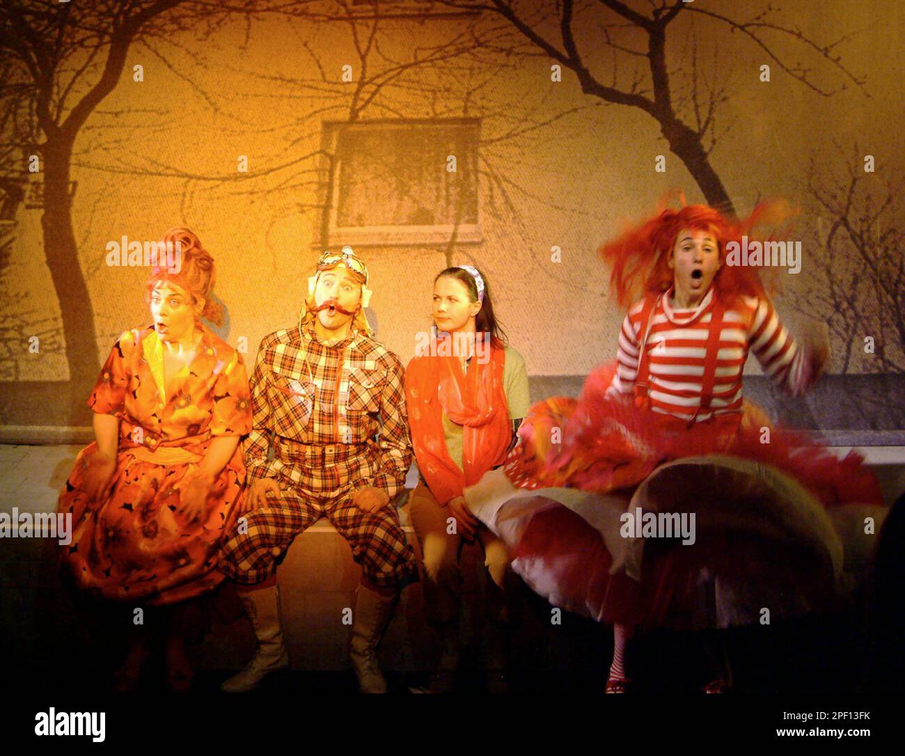 Sulie Girardi in der Rolle der Tante, Gernot Kraner als Professor Profi ...