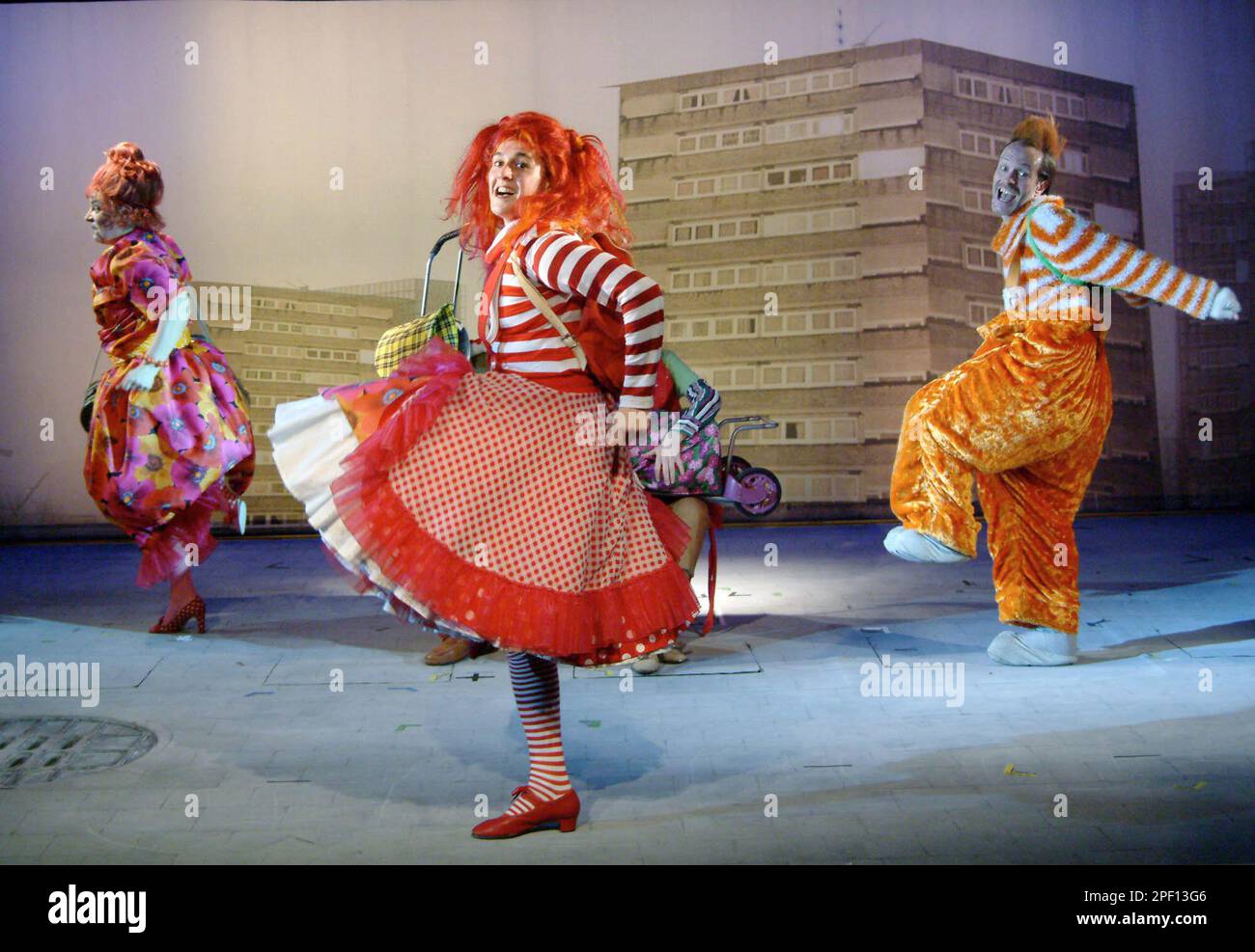 Sulie Girardi in der Rolle der Tante, Eva Neubauer als Friederike und ...