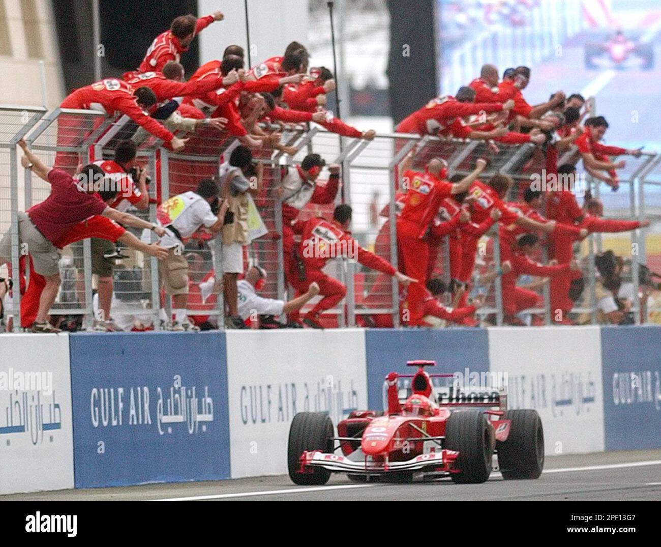 Ferrari crews cheer Germany's F1 World champion Michael Schumacher ...