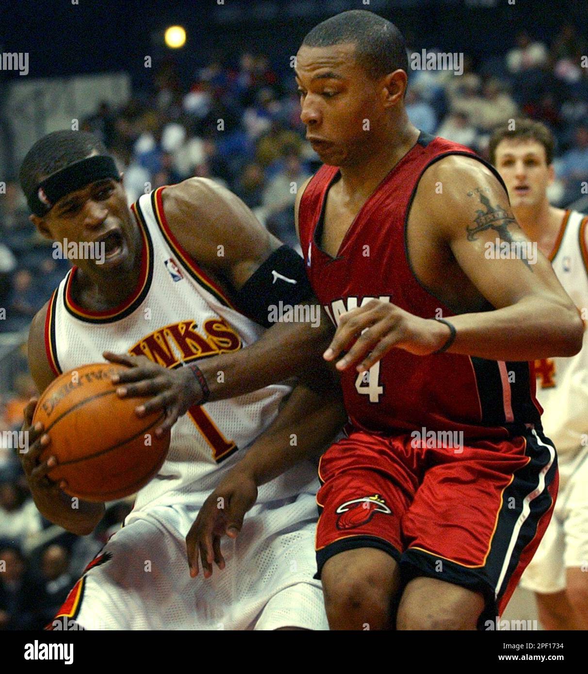 Atlanta Hawks forward Stephen Jackson (1) tries to drive past Miami ...