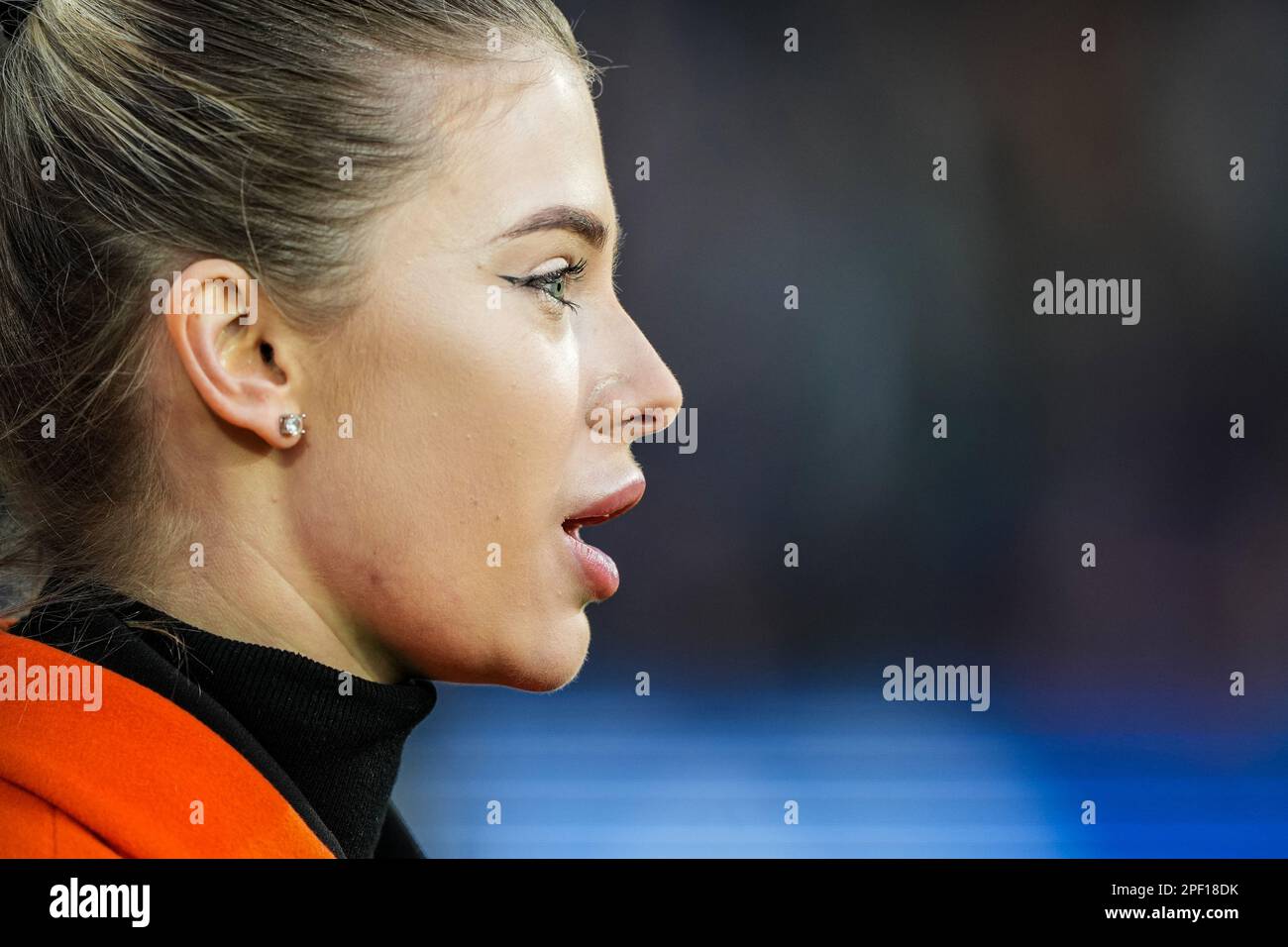 Rotterdam - Lady during the match between Feyenoord v Shakhtar Donetsk ...