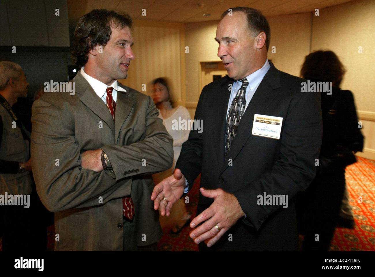 Former Detroit Lions linebacker Chris Spielman, left, talks with Joe ...
