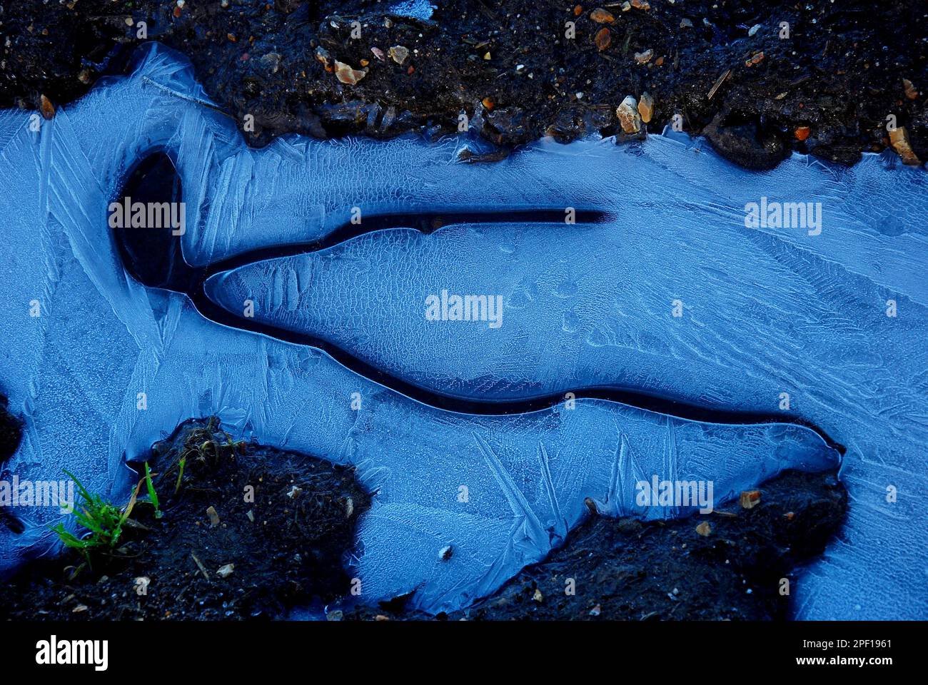 Frozen puddle art hi-res stock photography and images - Alamy