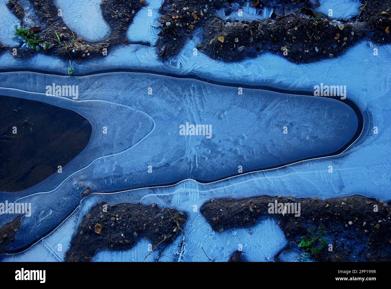 Frozen puddle art hi-res stock photography and images - Alamy