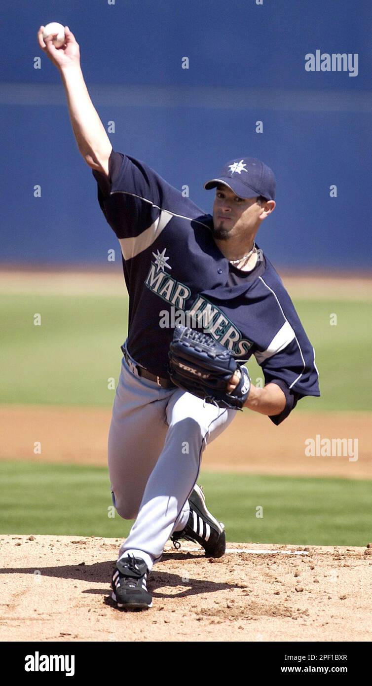 Seattle Mariners starting pitcher Joel Pineiro throws before the start ...