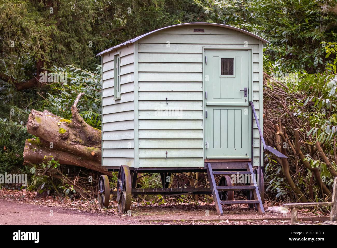 Old shepherds hut hi-res stock photography and images - Alamy