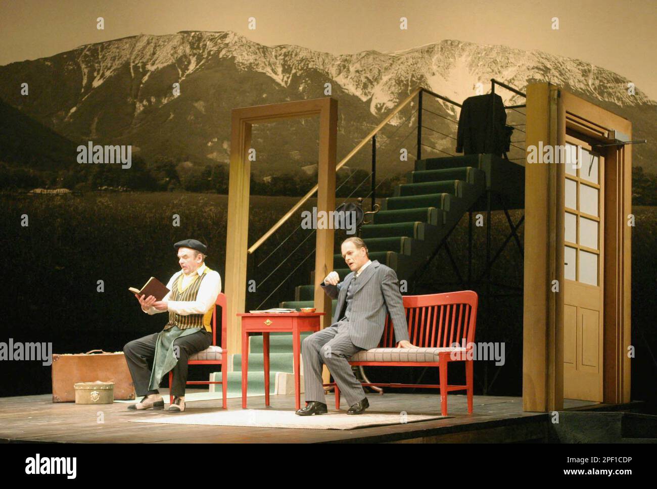 Branko Samarowski in der Rolle des Hausknechts Knitsch und Paul Wolff ...