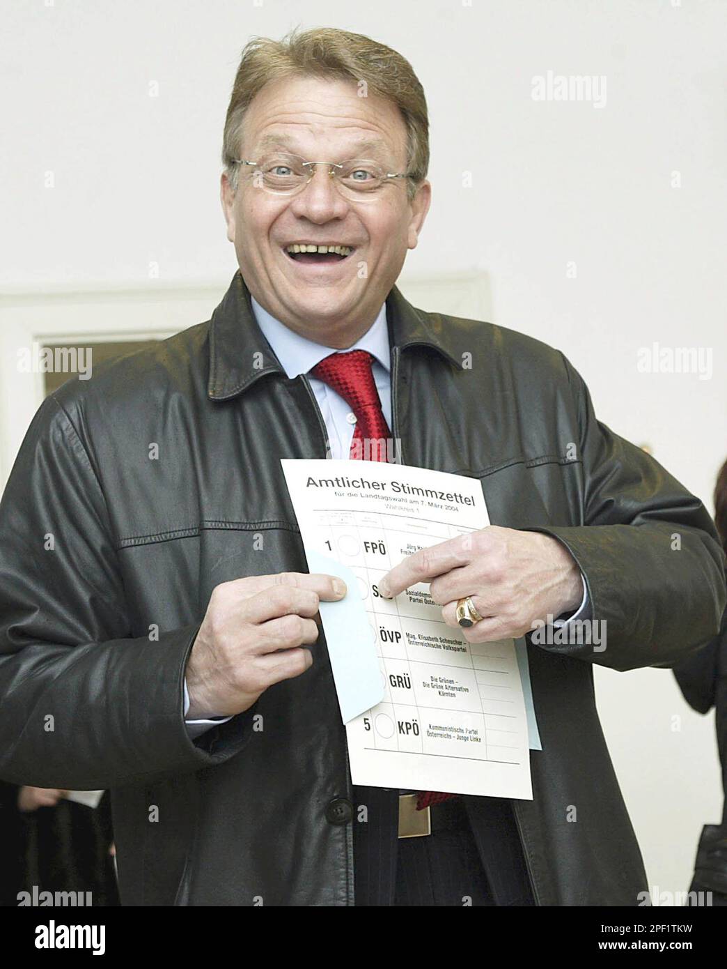 SP-Spitzenkanditat der heutigen Landtagswahl in Kaernten Peter Ambrozy ...