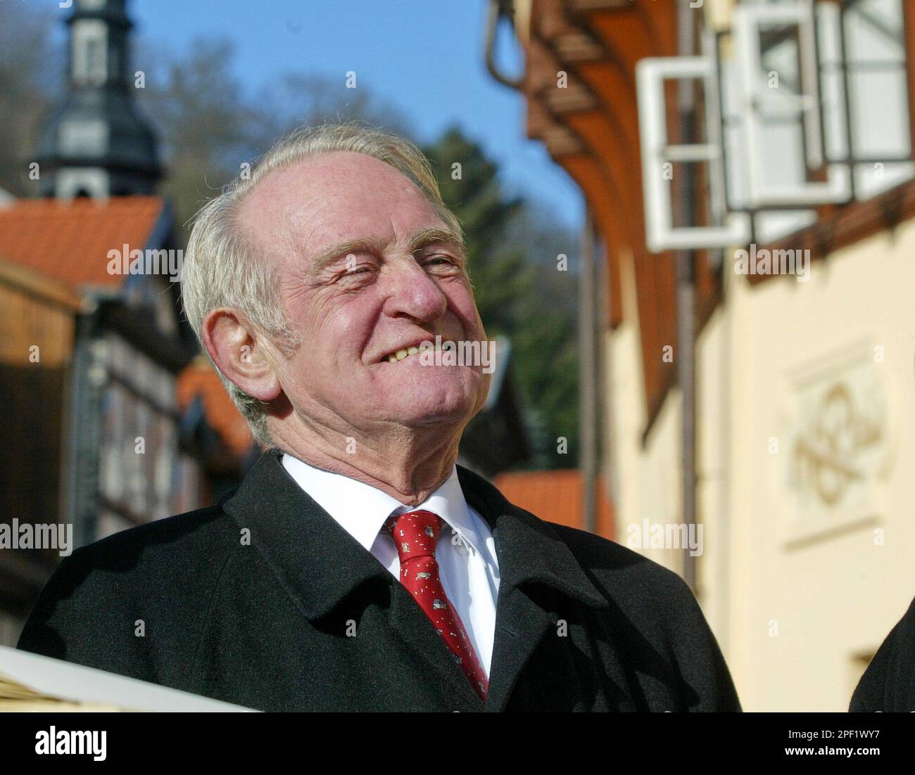 Bundespraesident Johannes Rau freut sich am Donnerstag, 4. Maerz 2004 ...