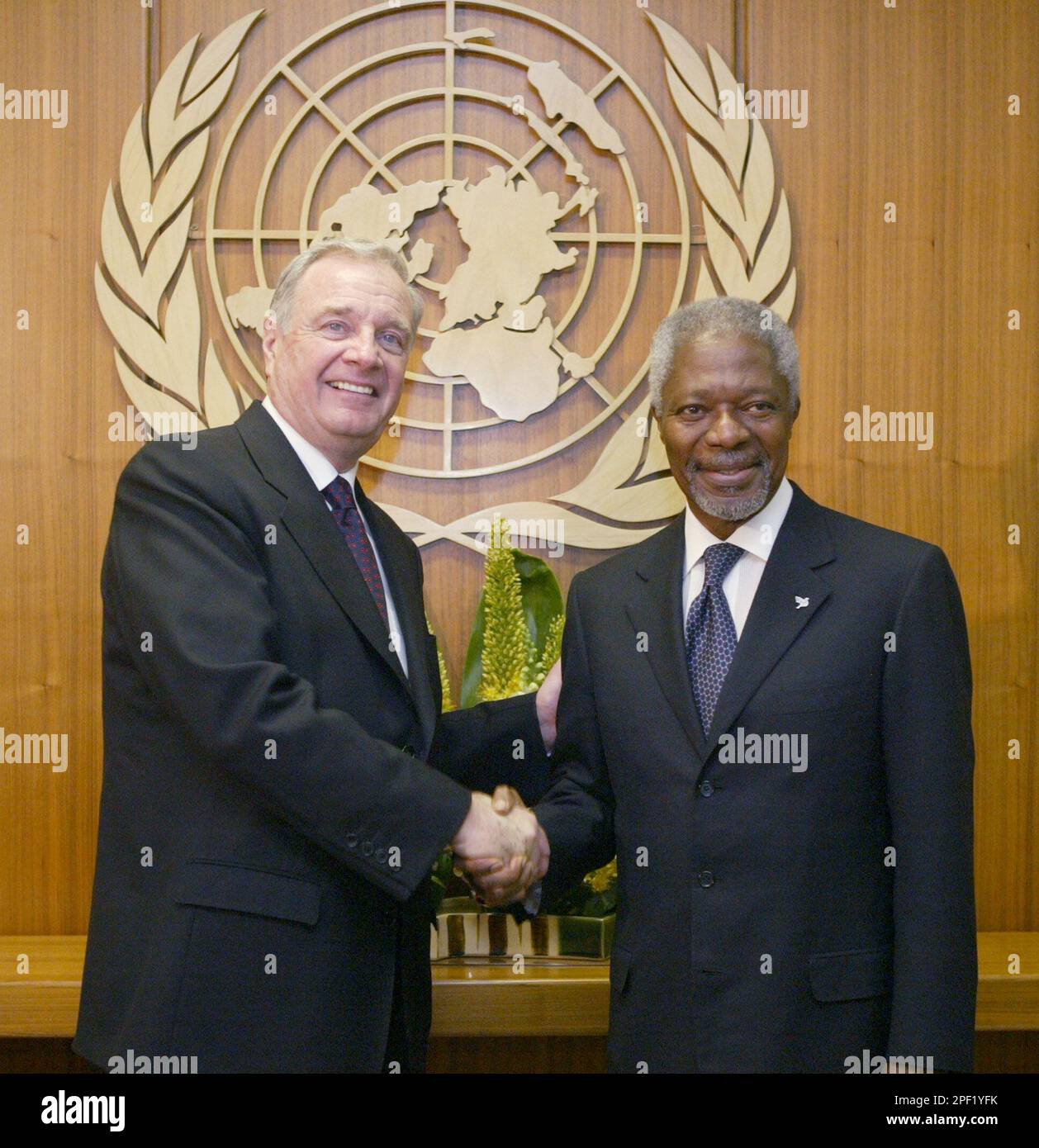 United Nations Secretary Genaral Kofi Annan, right, meets with Canadian ...