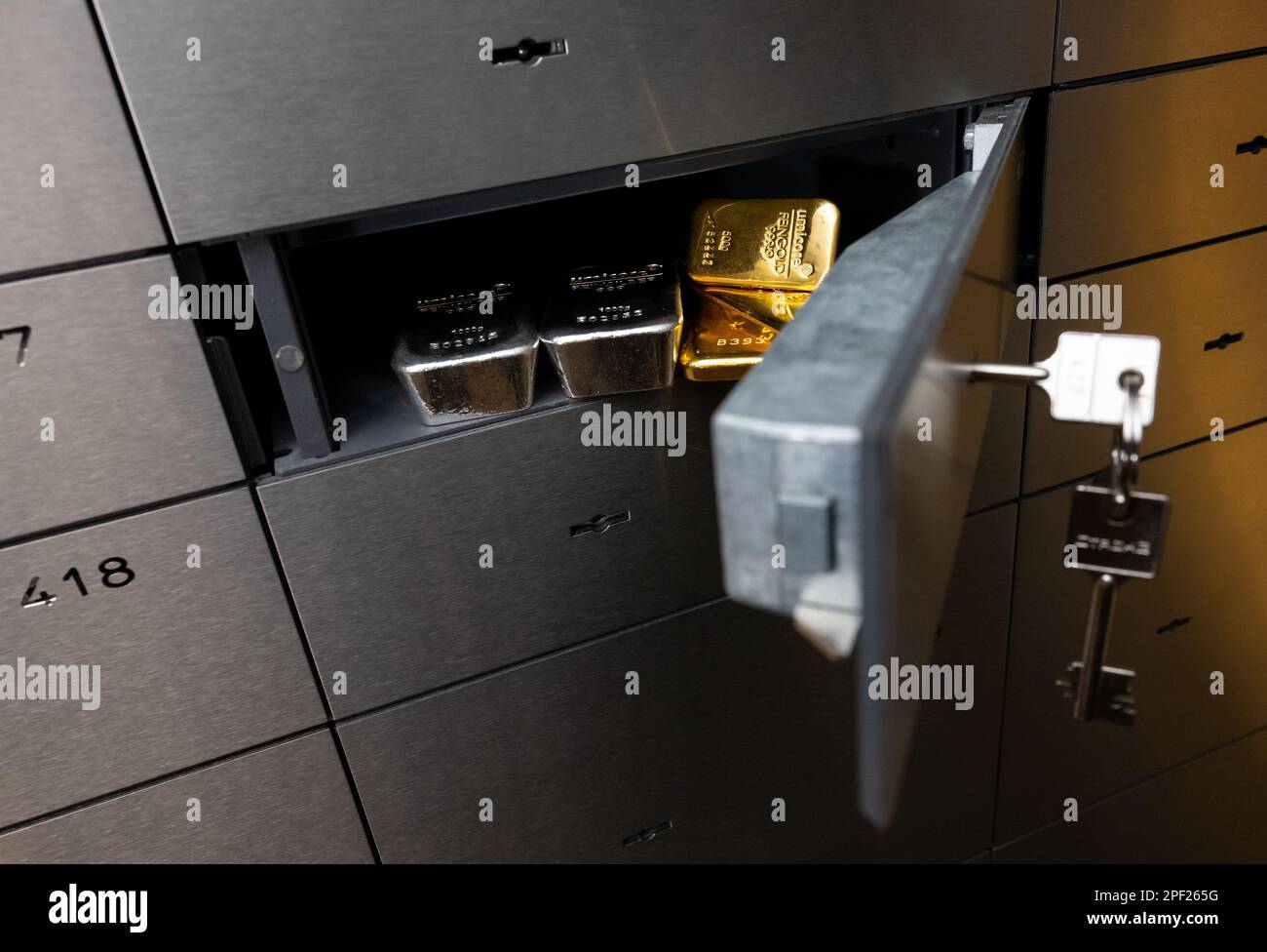 Gold bars vault hi-res stock photography and images - Alamy