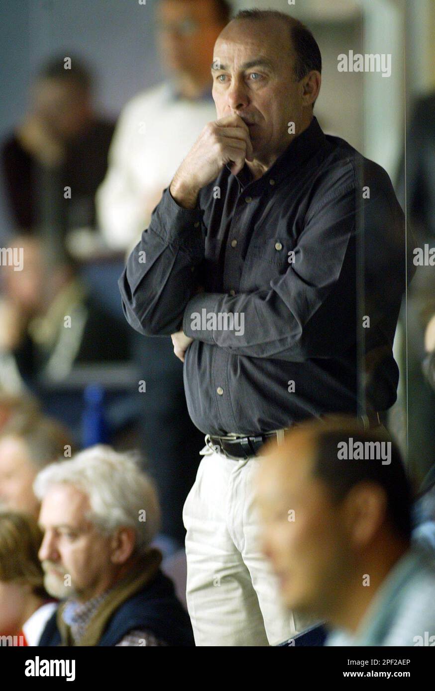 Murray Heatley, right, watches his son Atlanta Thrashers player Dany ...