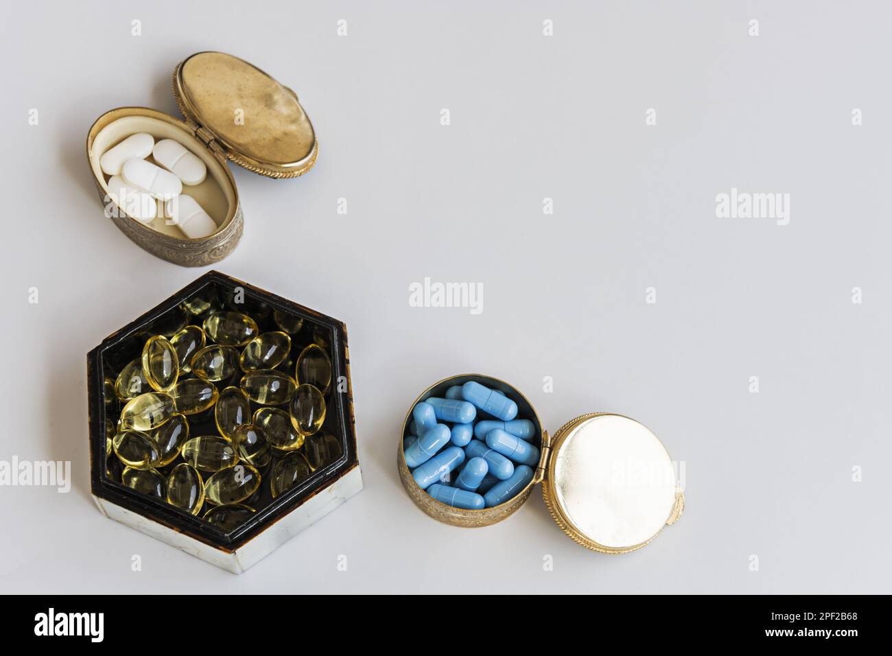 Box of vitamin tablets hi-res stock photography and images - Alamy
