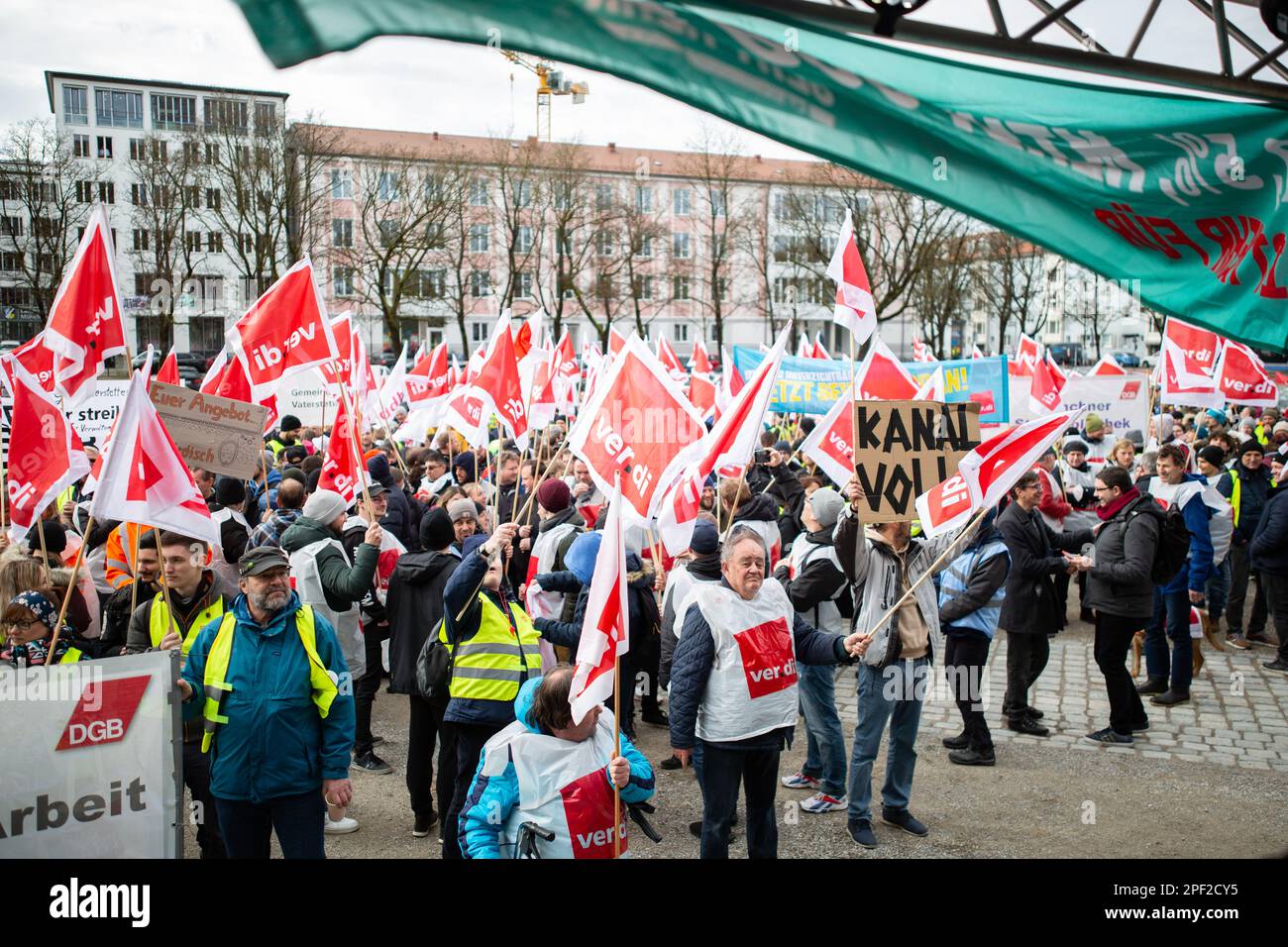 Construction workers on strike hi-res stock photography and images - Alamy